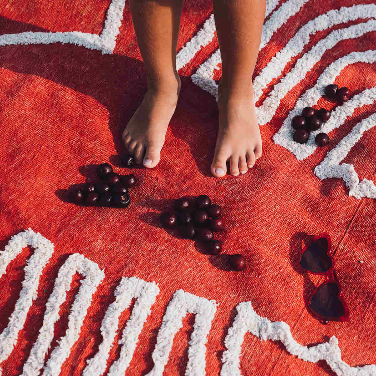Washable and elegant red rugs – Lorena Canals